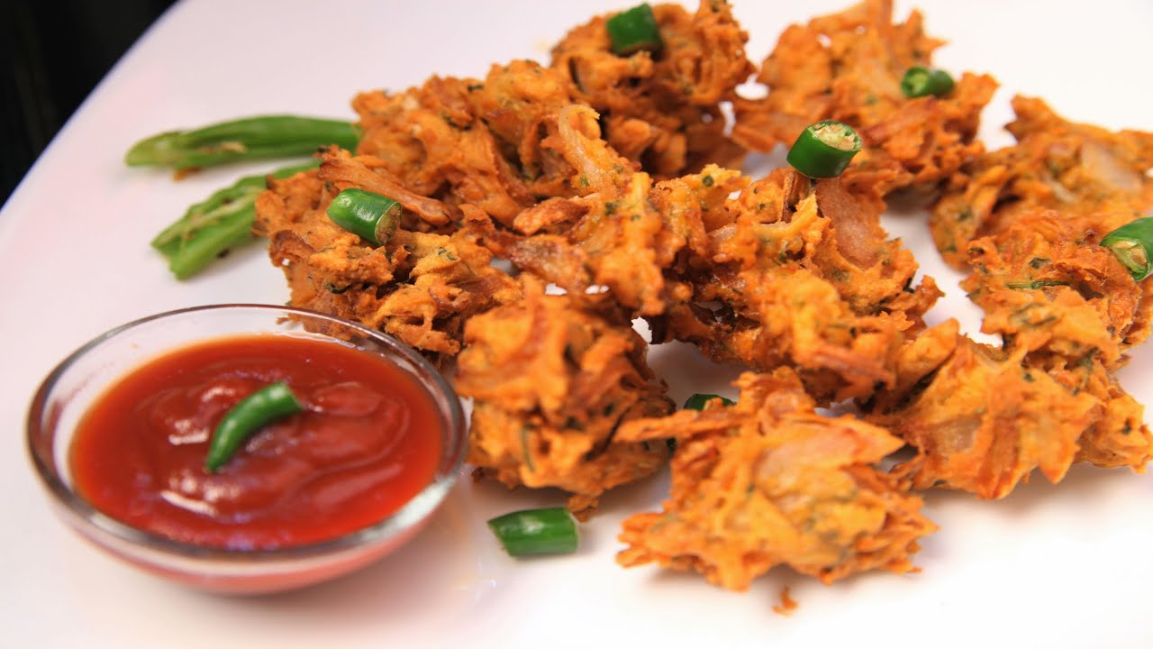 Onion Pakoda Recipe Preparation - Crispy Onion Fritters Recipe - Kanda ...