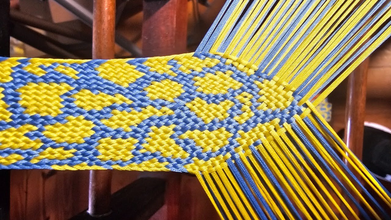 Kumihimo - Takadai Braiding Stream - 169 - Gold and Lapis - YouTube