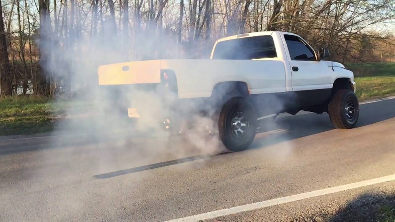 Dodge Ram burnout - YouTube