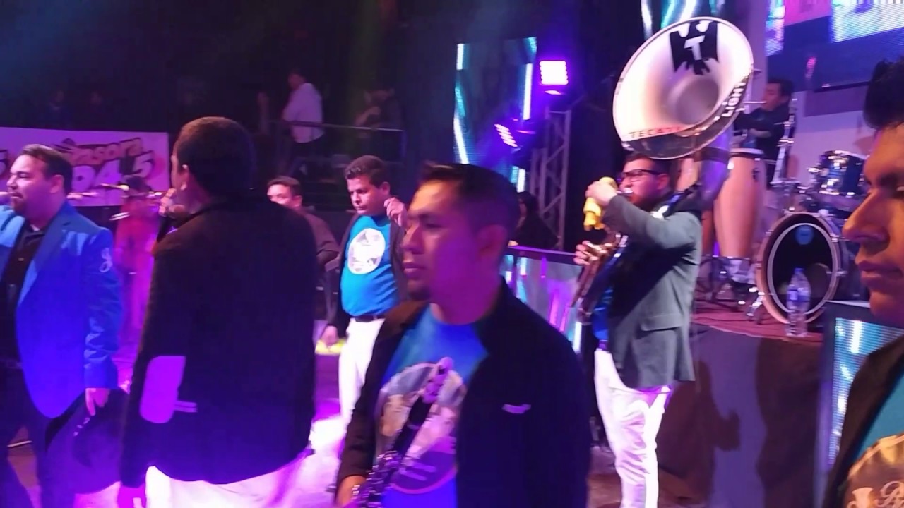 DOS BOTELLAS DE MEZCAL James Toscano y BANDA PERLA SIANLOENSE - YouTube