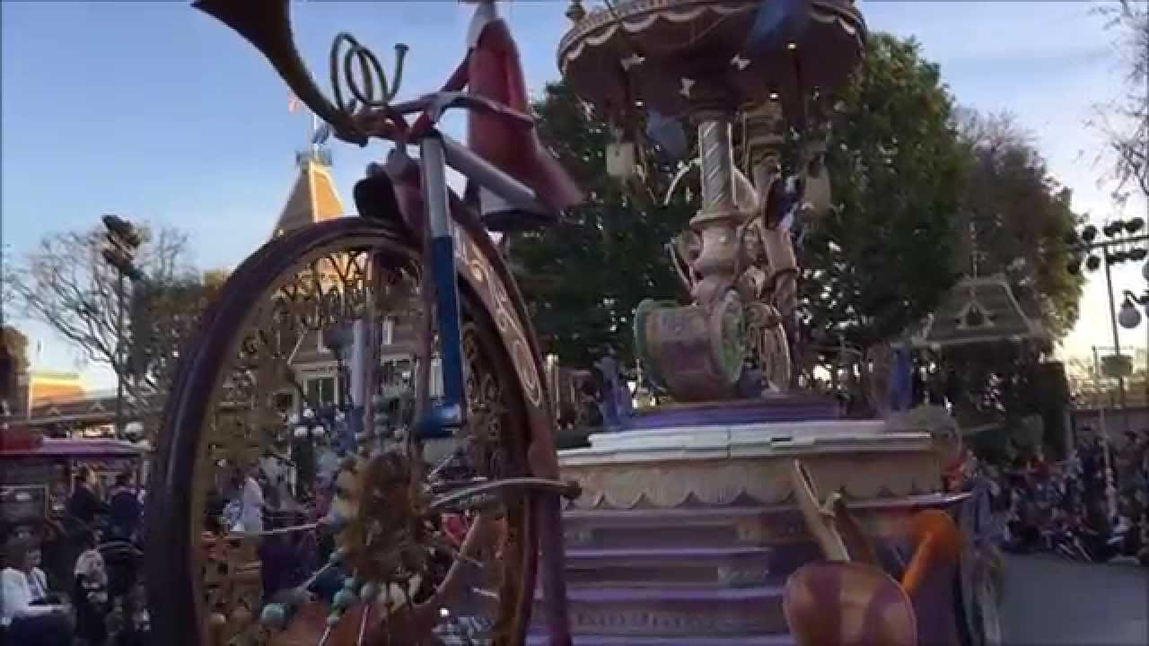 Disneyland Soundsational Parade - YouTube