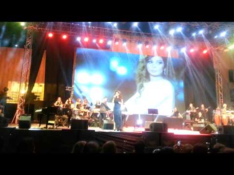 Elissa  Te3ebt mennak Beirut souks 2013 اليسا تعبت منك