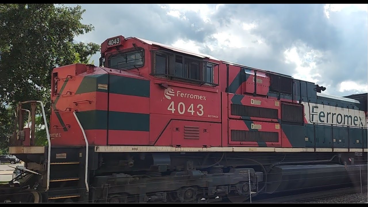 BNSF Train, 2rd engine a Ferromex engine. Brookfield, Illinois. - YouTube