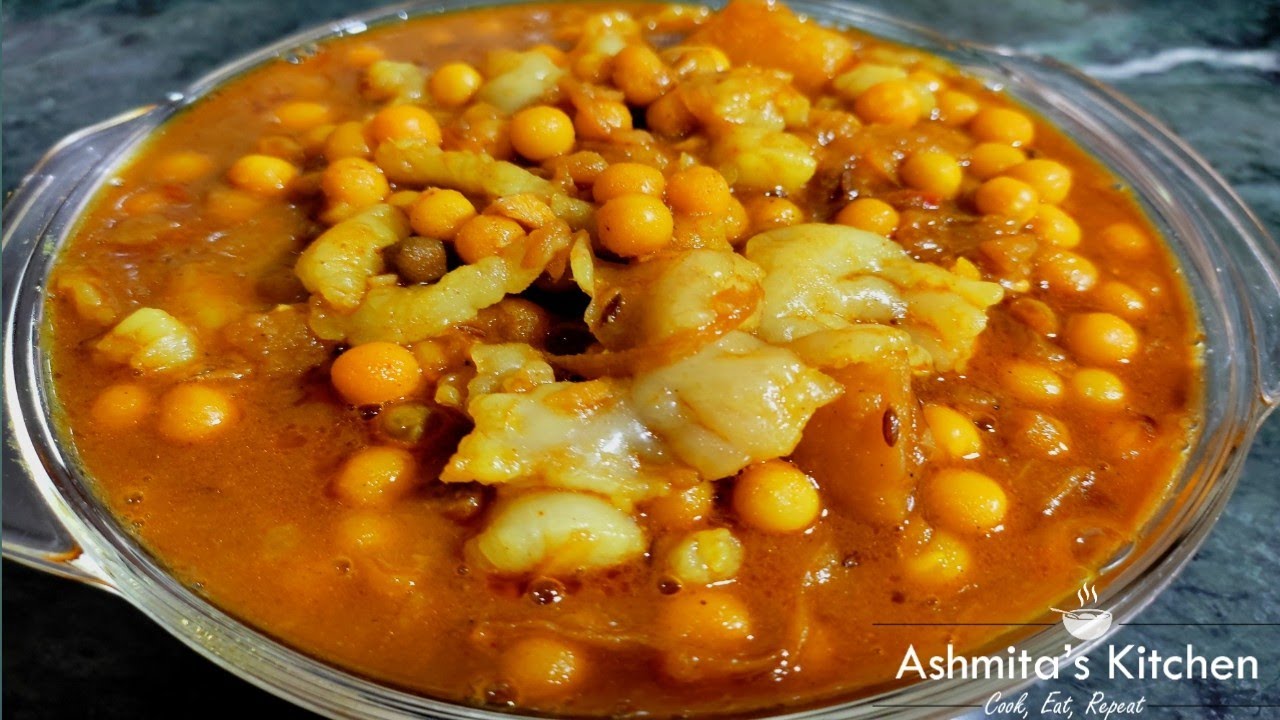 Mutton Chorbi Diye Ghugni Recipe | Yellow Peas Curry With Mutton Fat ...