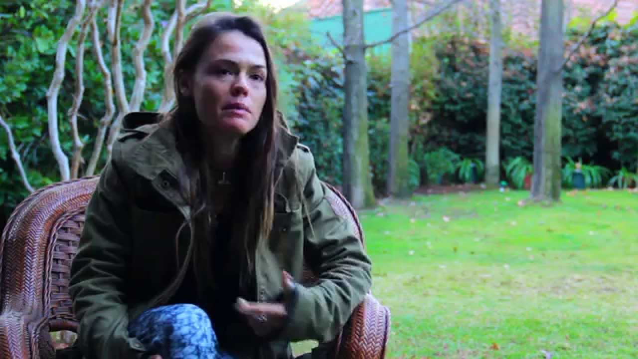 "CONEXIÓN CON EL CUERPO" / LOU COOPER EN #CONHAMBRE - YouTube