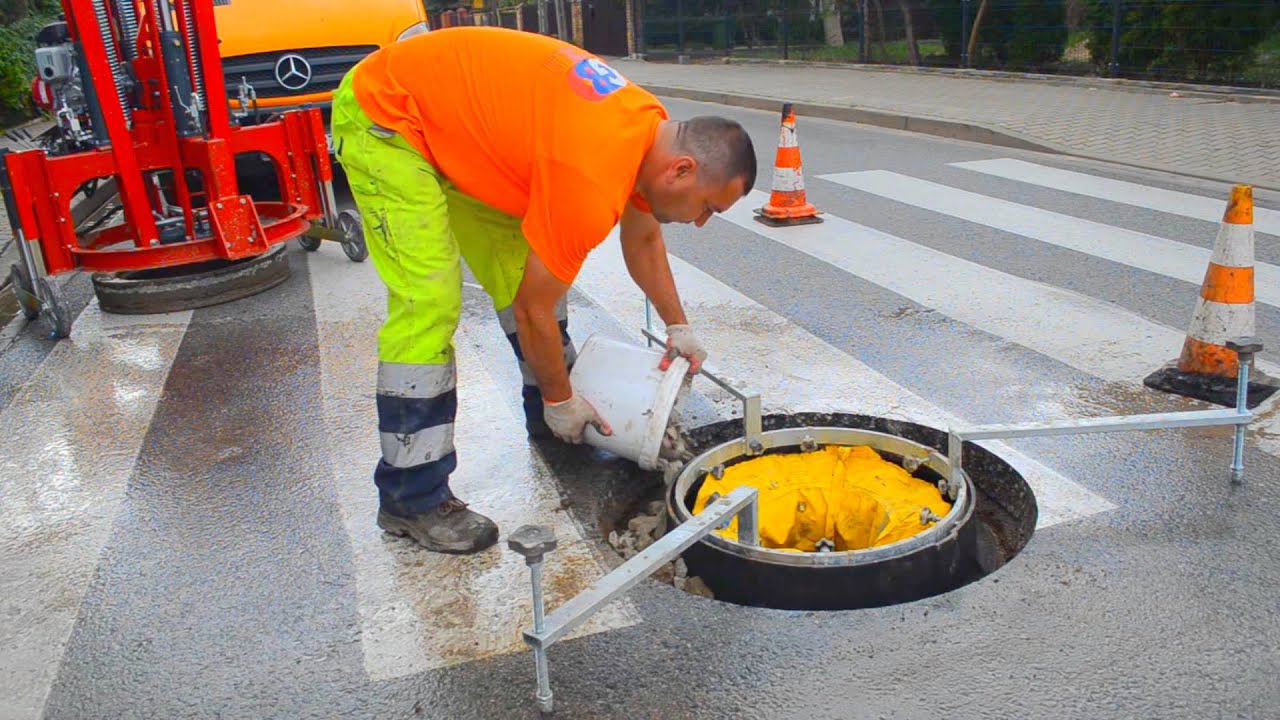 GRUPPO BITUMI POLAND - REGULACJA STUDNI KANALIZACYJNYCH - YouTube