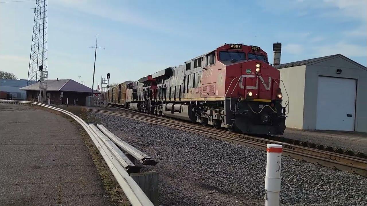 CN 3907 M345 at Ladysmith on 10-22-22 - YouTube