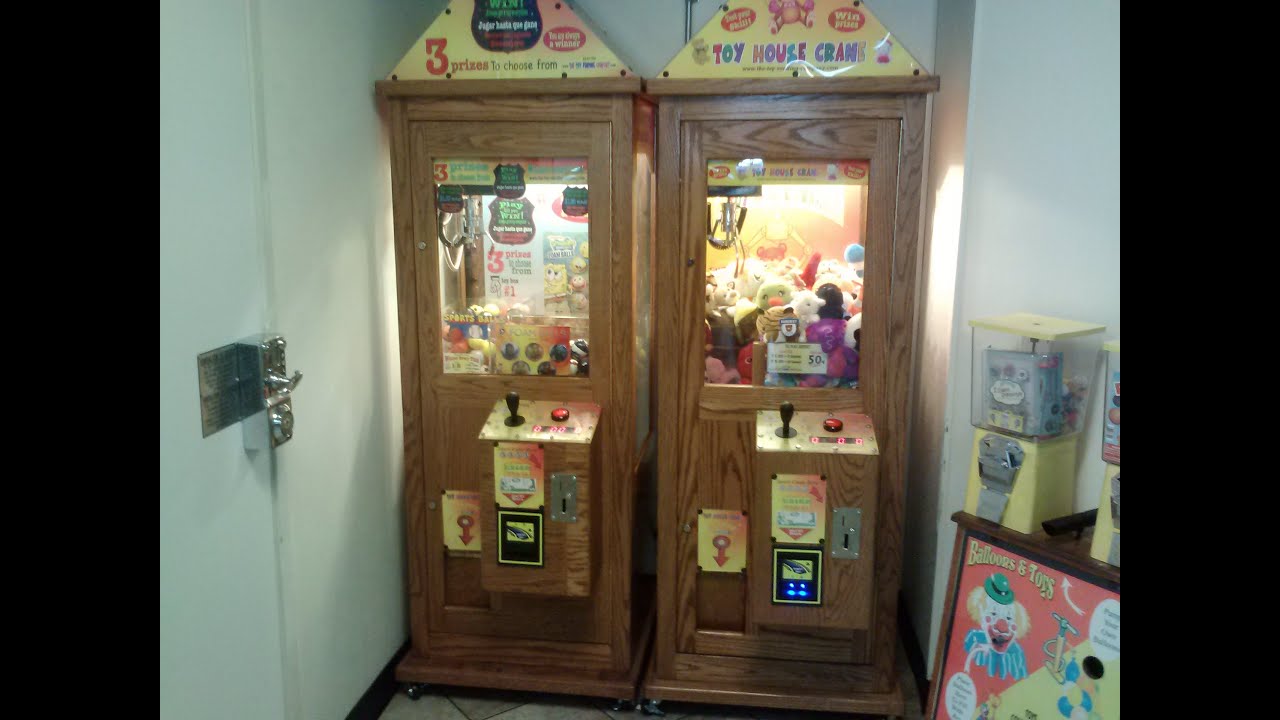 SMALLEST CLAW MACHINE EVER?!? - YouTube