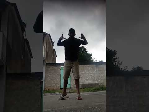 O que eu estou dançando é um absurdo muita gente passou e olhou kkkk