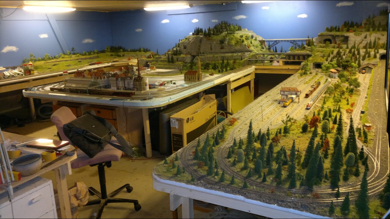 Model railroad minute by minute. Roco, Traincontroller, HO. - YouTube