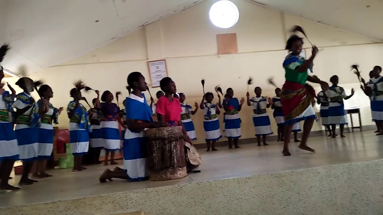 Lugulu traditional dance - YouTube