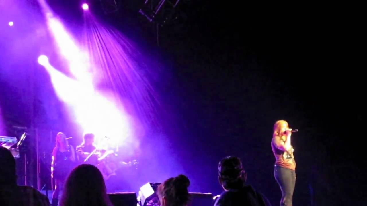 Kelly Clarkson: Cry - Live Acer Arena 2010 - YouTube