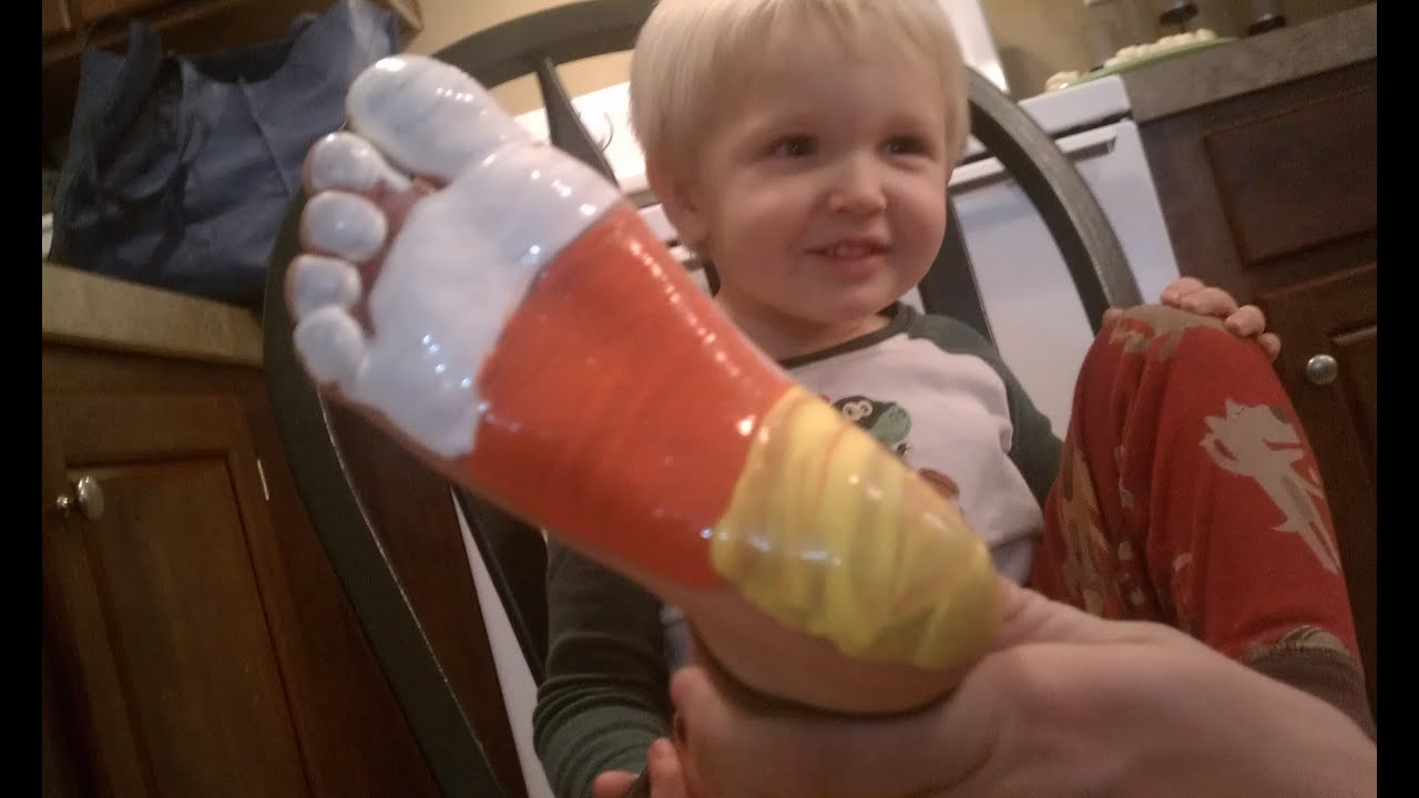 CANDY CORN FOOTPRINTS! - YouTube