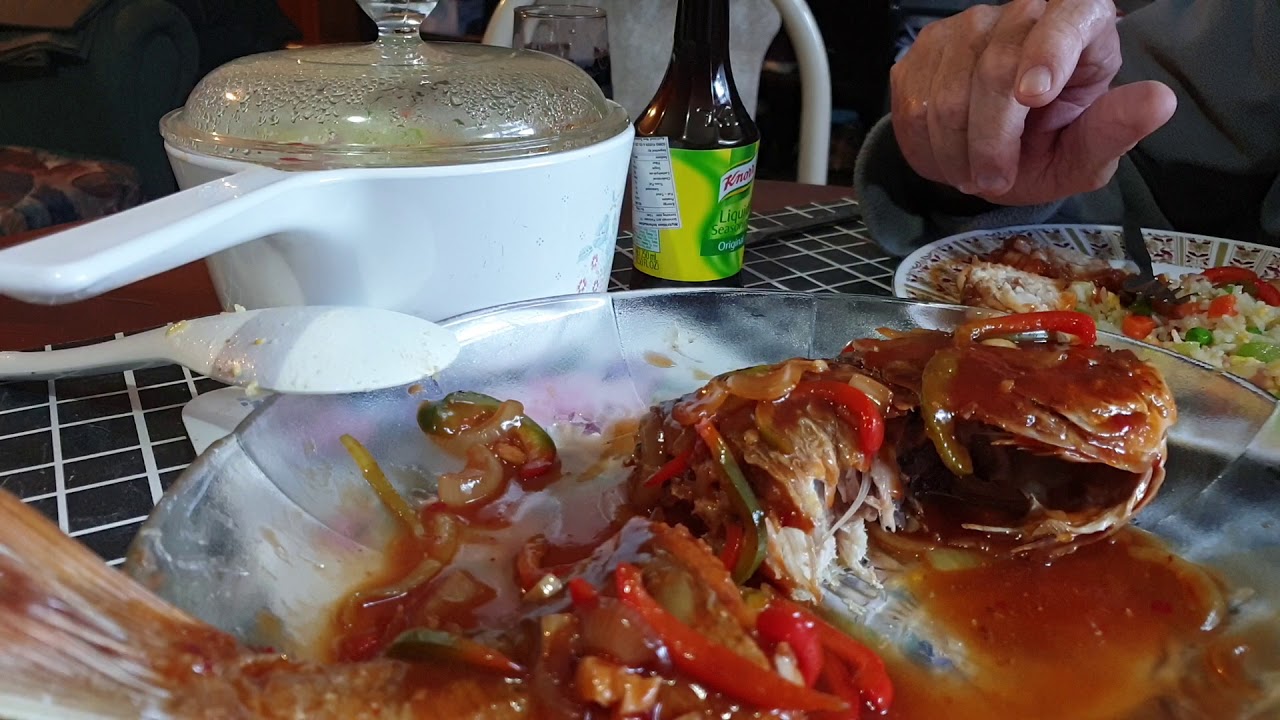 Aquarium fish ready to eat. - YouTube