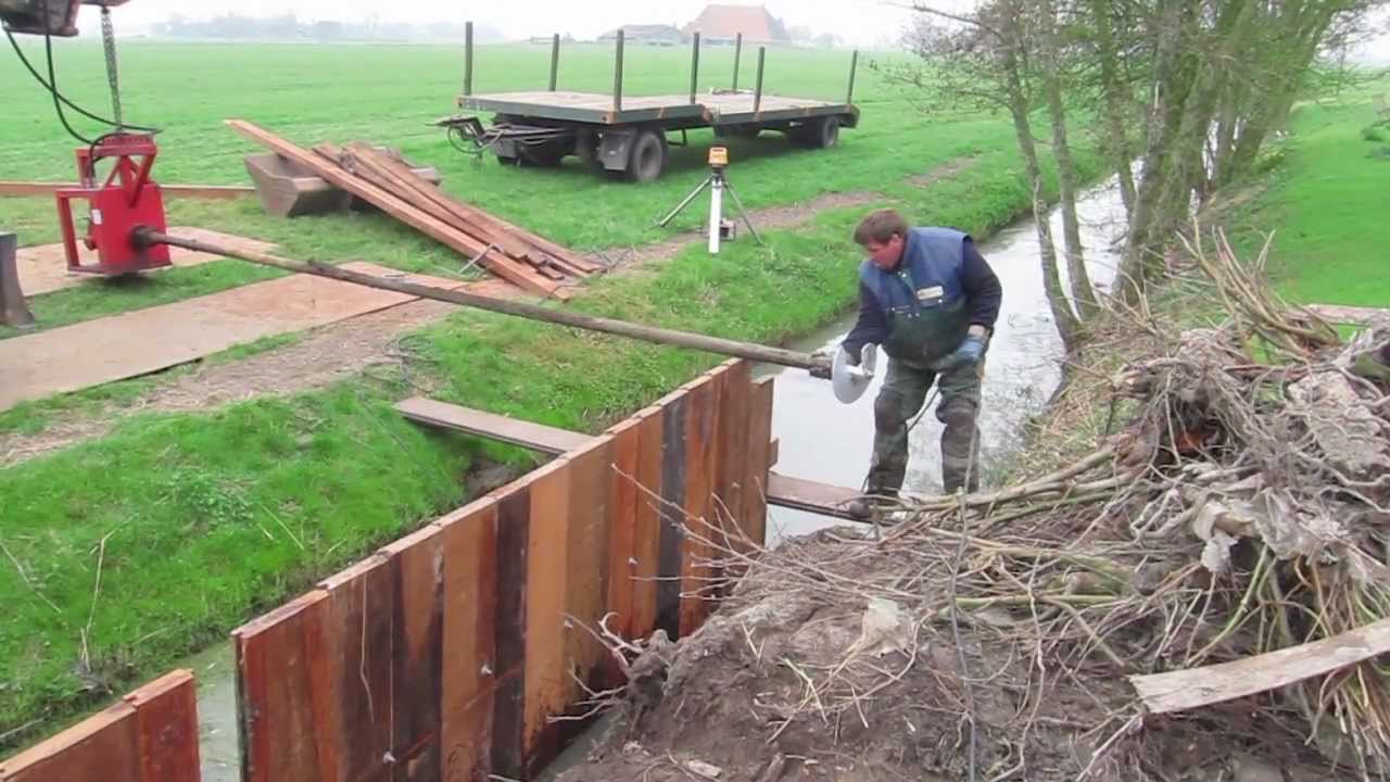 Schettens Damwand Plaatsing 03 - april 2012 - YouTube