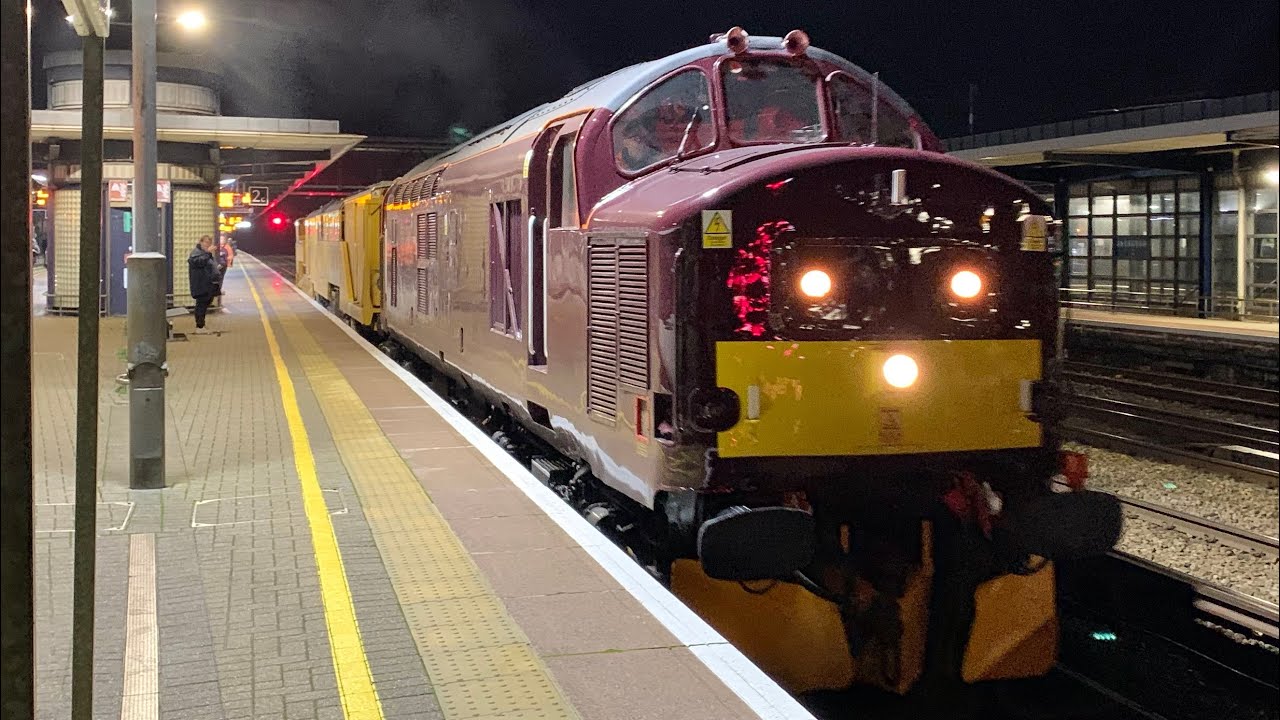 37668 hauls a Stoneblower to Ashford Crane Depot | 22/11/2021 - YouTube