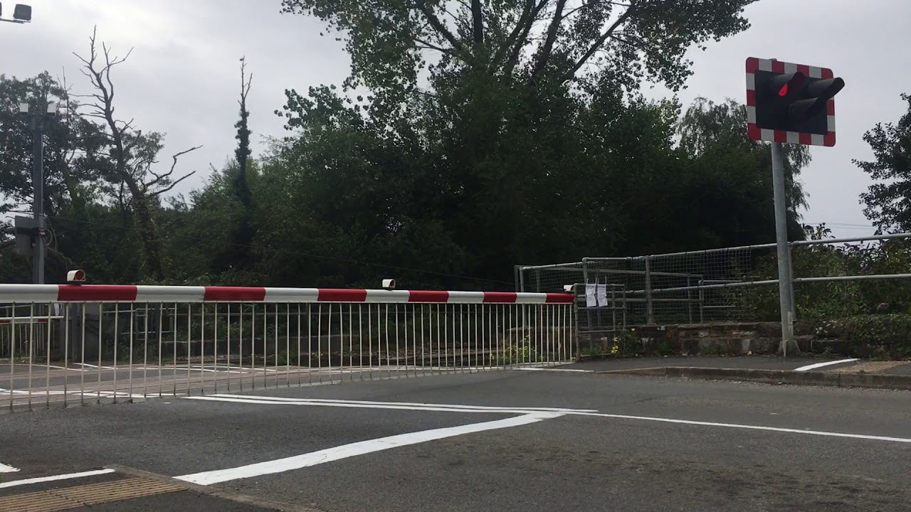 Lydney (main) Level Crossing 15/9/18! #1 - YouTube