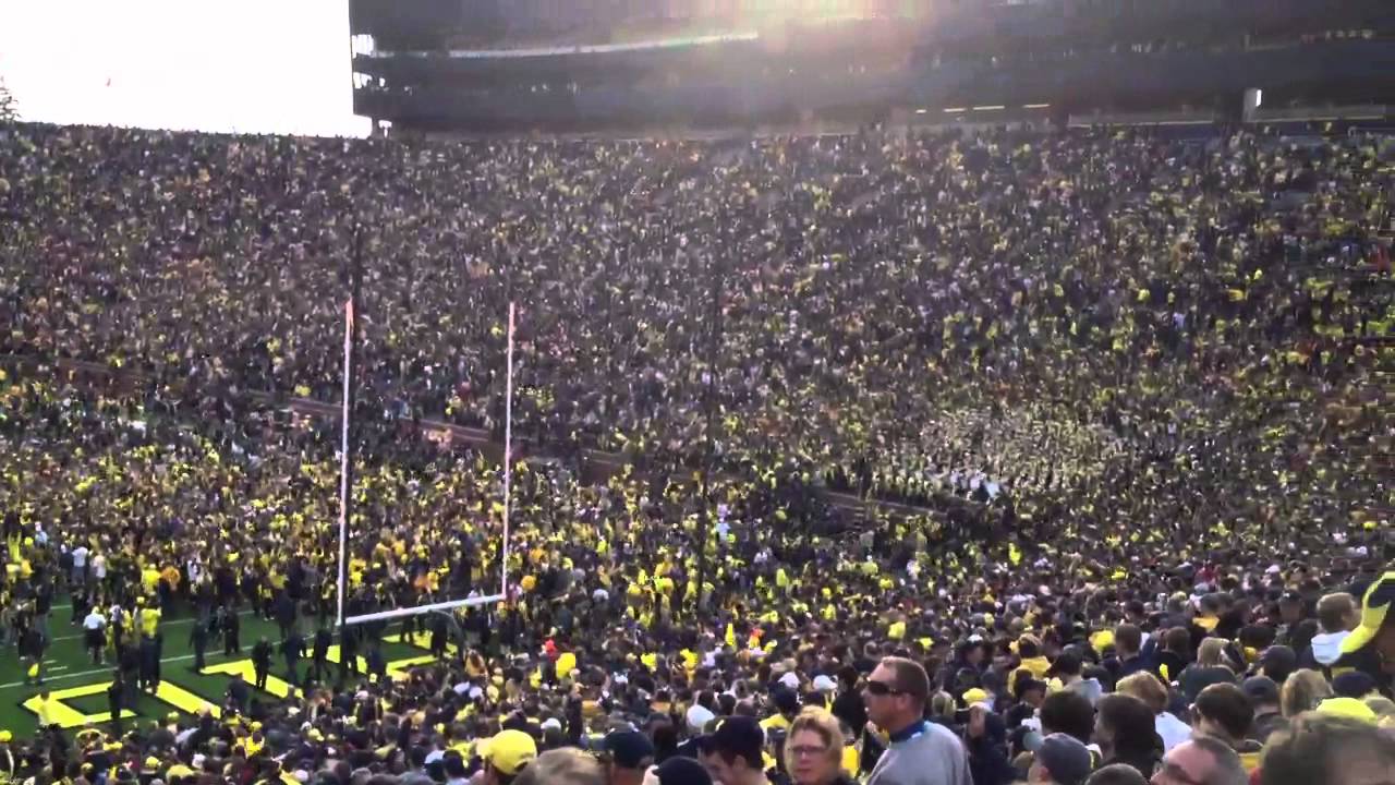 Michigan Crowd Rushing Field - YouTube
