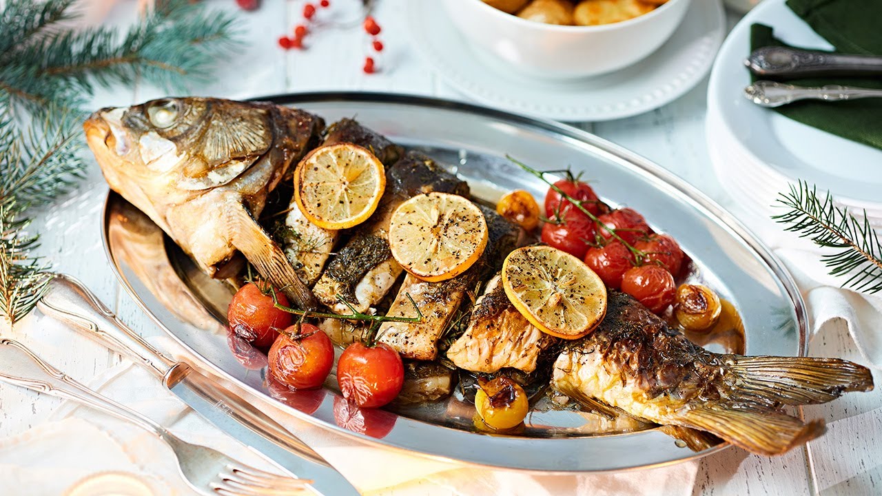 Krāsnī cepta svētku karpa - YouTube