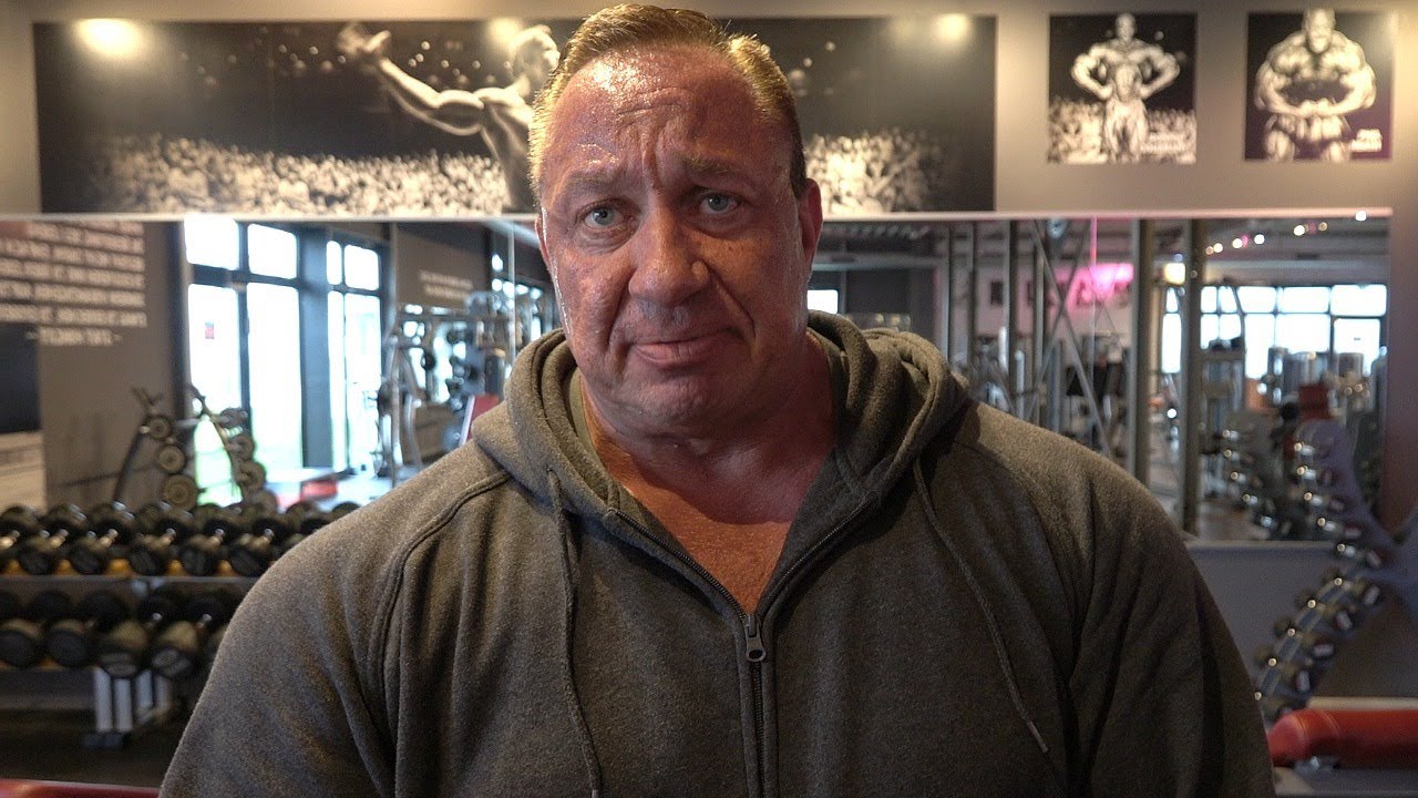 Markus Rühl erklärt Adolf Bodybuilding - YouTube