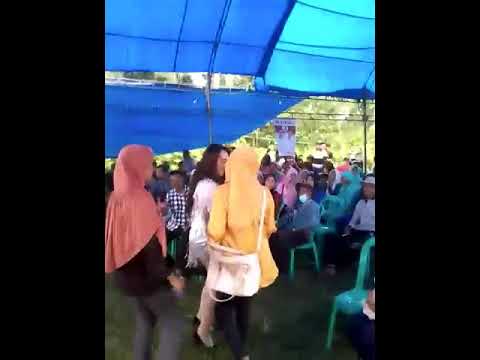 Bella enjelika (geboy mujair( bergoyang bersama masyarakat konawe)