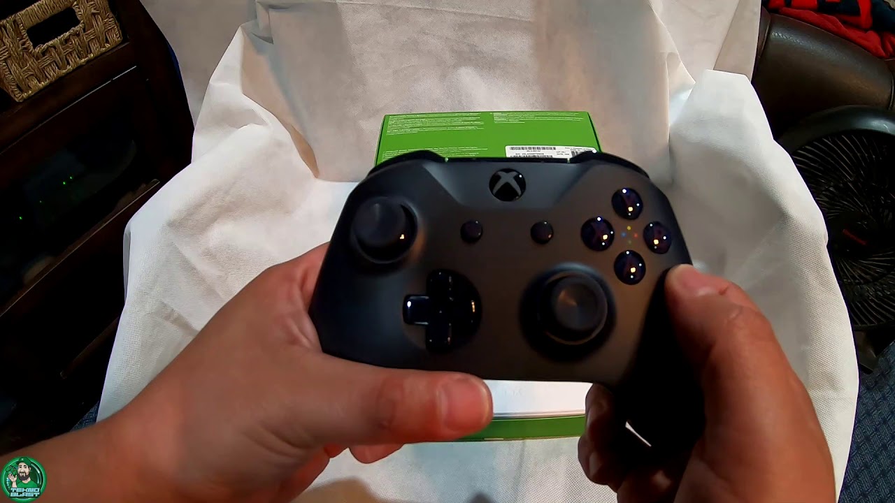 UNBOXING FORTNITE XBOX ONE CONTROLLER - YouTube
