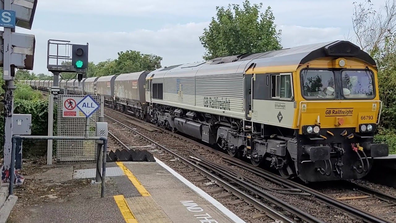 Ex Euro Now GBRF BR Railfreight Livery Class 66 (66793) Passing Through ...
