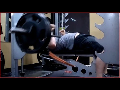 Dropping the bar while benching FAIL - YouTube