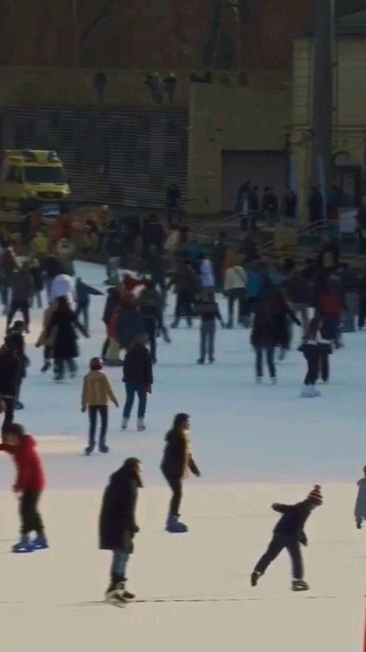People Skating in a Crowd | ice Skating - YouTube