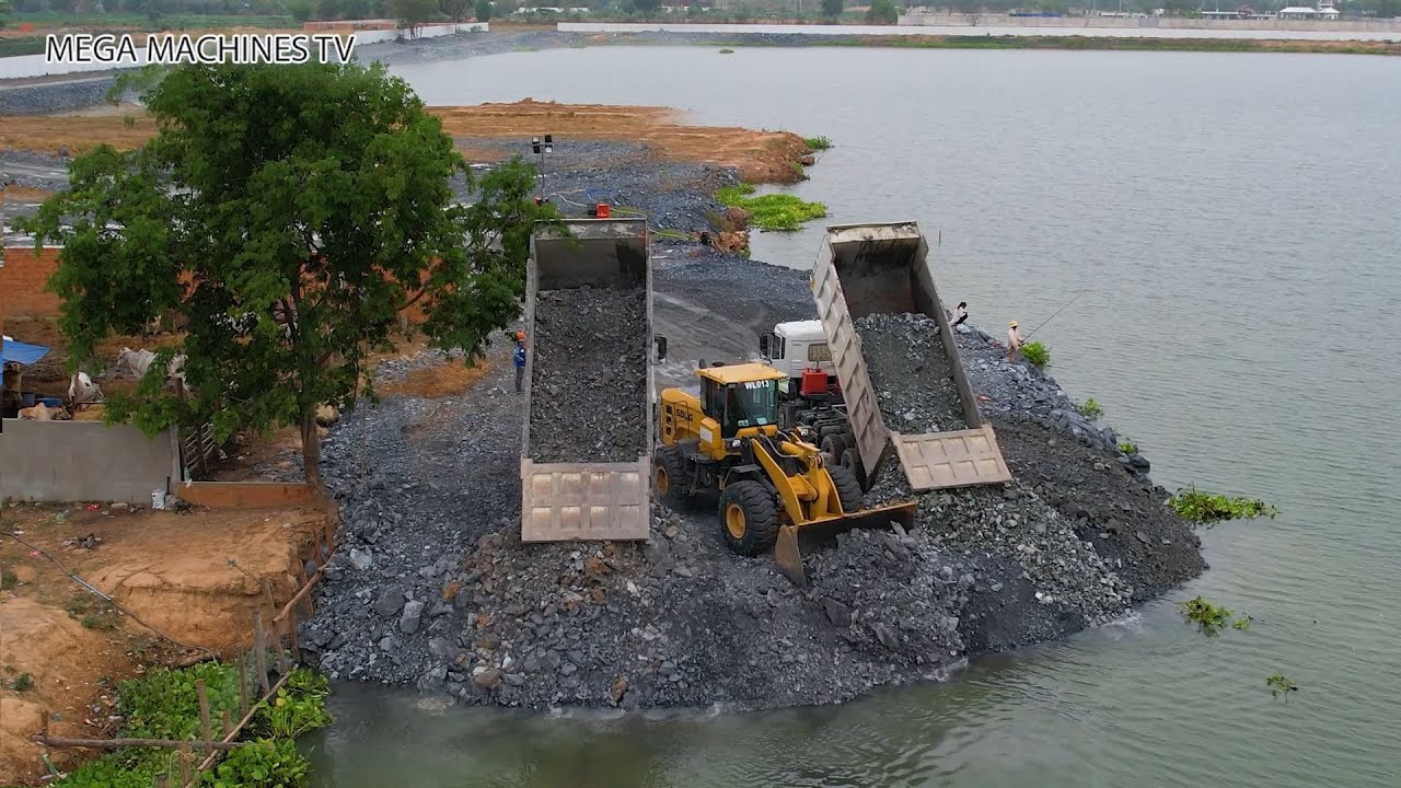 Excellent Action Operating Wheel Loader Move Rock Stone Into Water ...