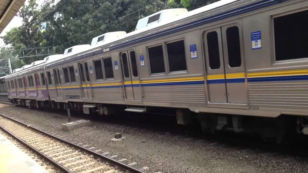 Commuter Line 8000 Tokyu Arriving Sudirman - YouTube