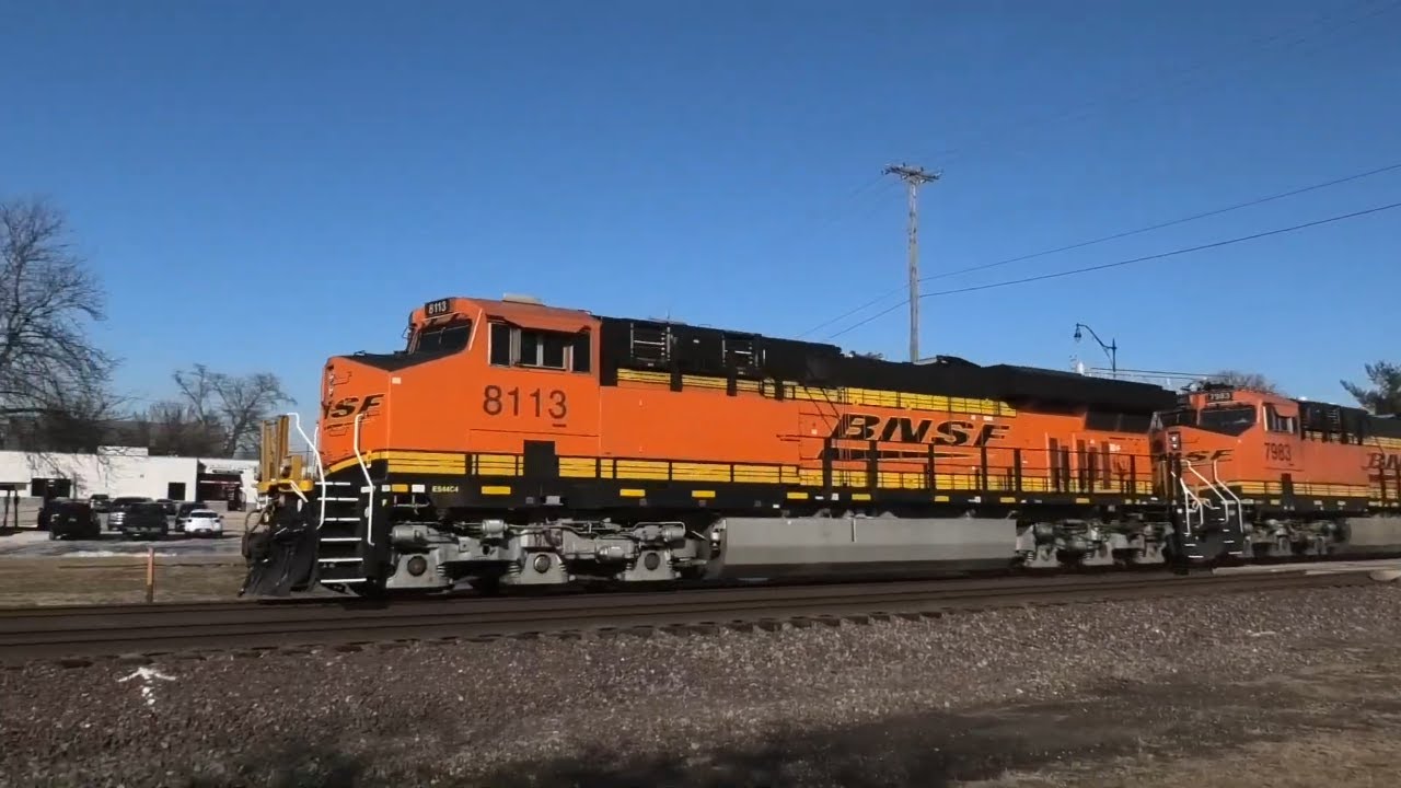 Fresh K5LLA on BNSF 8113 West in Princeton, IL 2/1/24 - YouTube