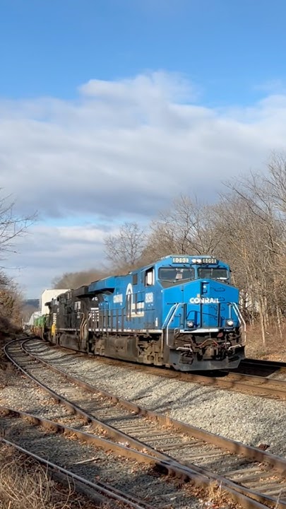 NS 8098 ES44AC leads NS 24X through Piscataway,NJ with a nice K5HL! - YouTube