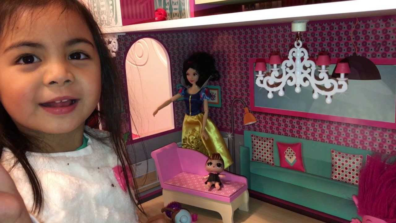 The amazing LOL surprise, Barbie, Disney Princesses and shopkin friends ...