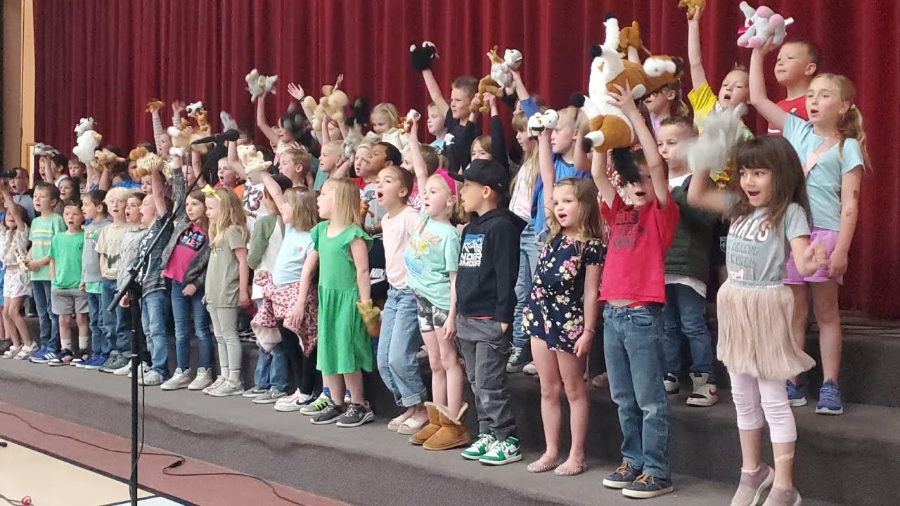 Adelina's 1st Grade Spring Concert | May 2024 | Aryana & Adelina - YouTube