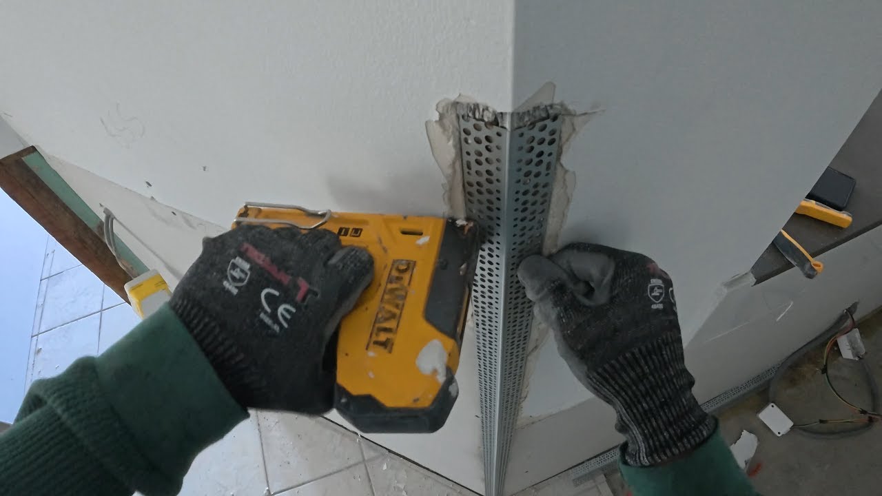 Fixing some ugly walls with corner bead & prefilling - YouTube