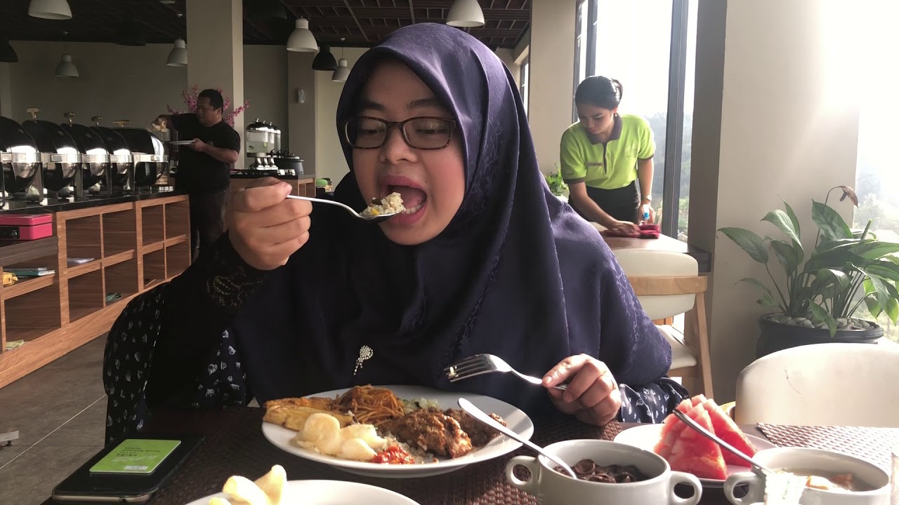 Whiz Prime Hotel Padang - YouTube