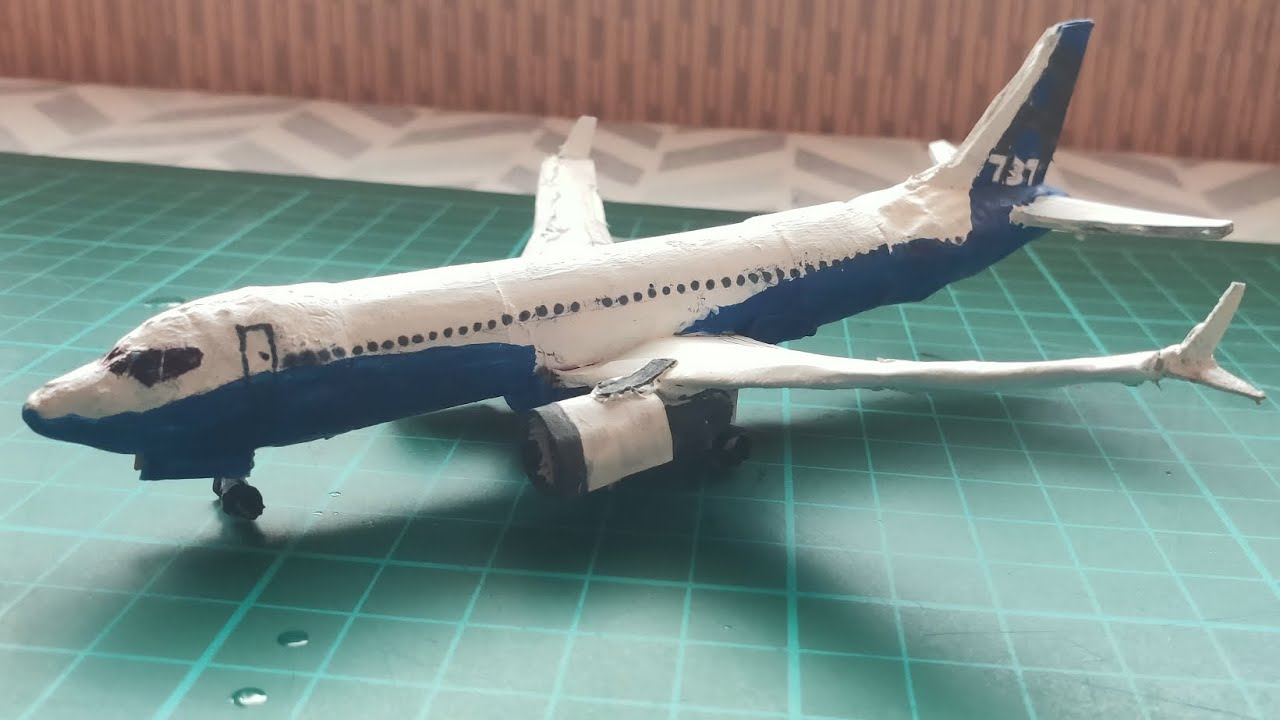Mini Boeing 737 (made out of thin cardboard and clay) - YouTube