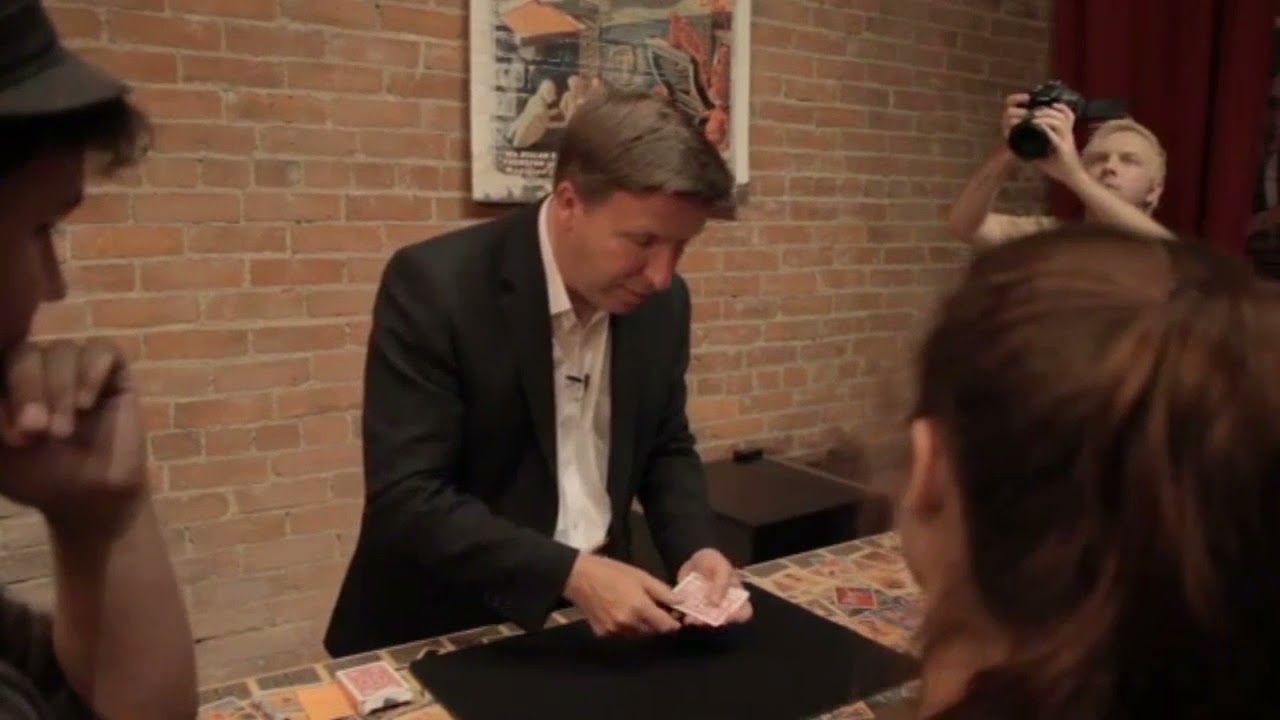 Paul Gordon Live at Penguin Magic Live in 2016 - Card Magic - YouTube