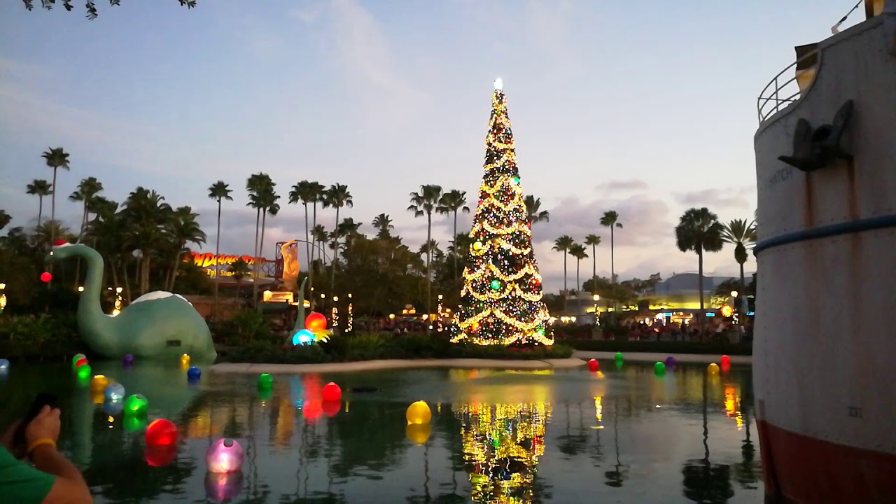 Lighting of Disney's Hollywood Studios Christmas Tree 2019 - YouTube