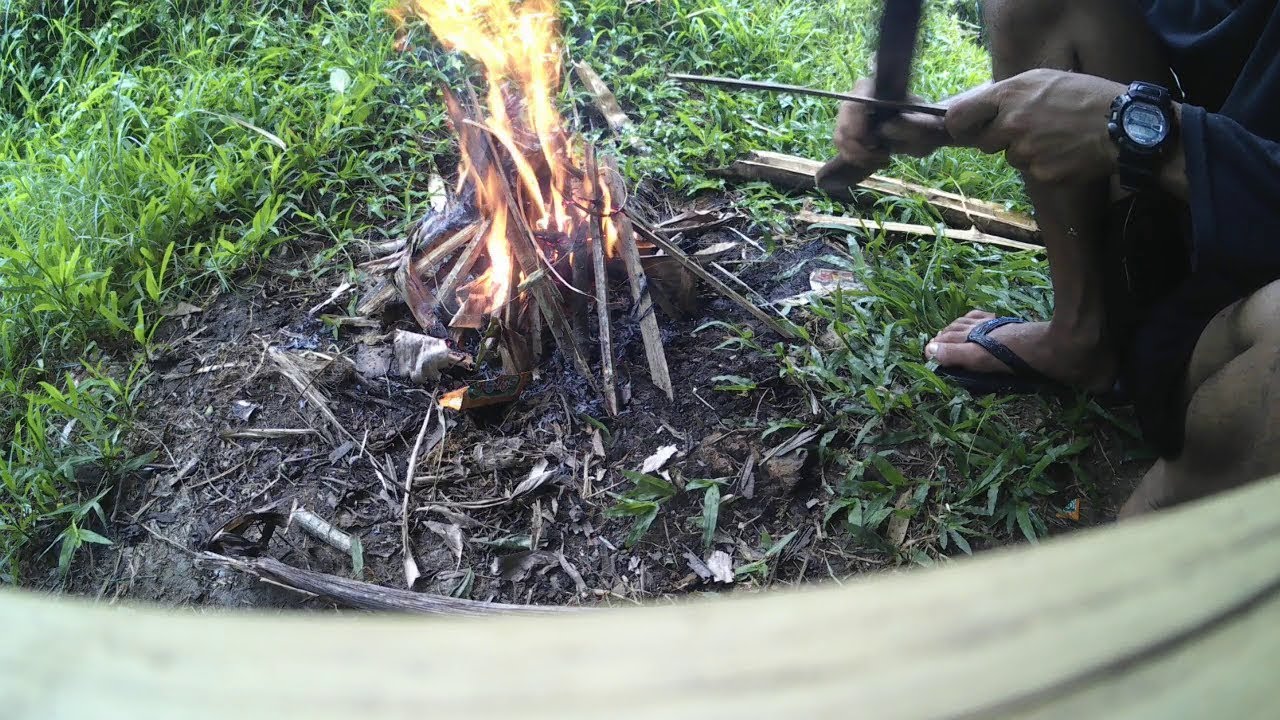 Cara Mudah Menyalakan Api Di Hutan - YouTube
