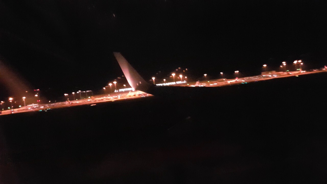 4K QANTAS night take off Brisbane 737-800 - YouTube