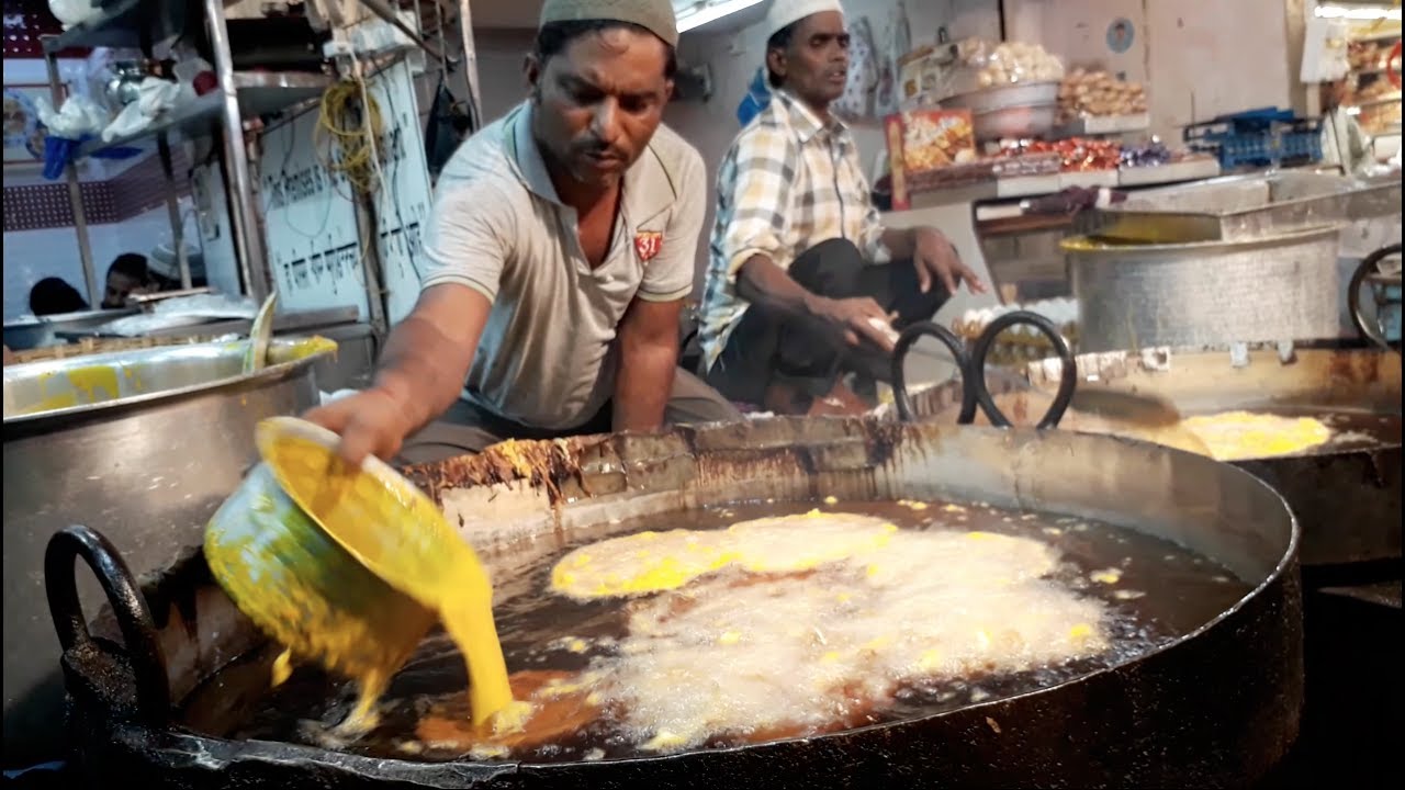 INDIA'S BIGGEST IFTAR Food Market | RAMADAN Special Muslim Street Food ...