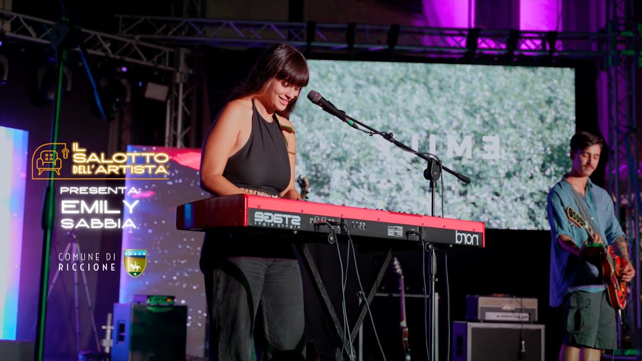 EMILY - Sabbia | Il Salotto dell'Artista Live da Riccione - YouTube