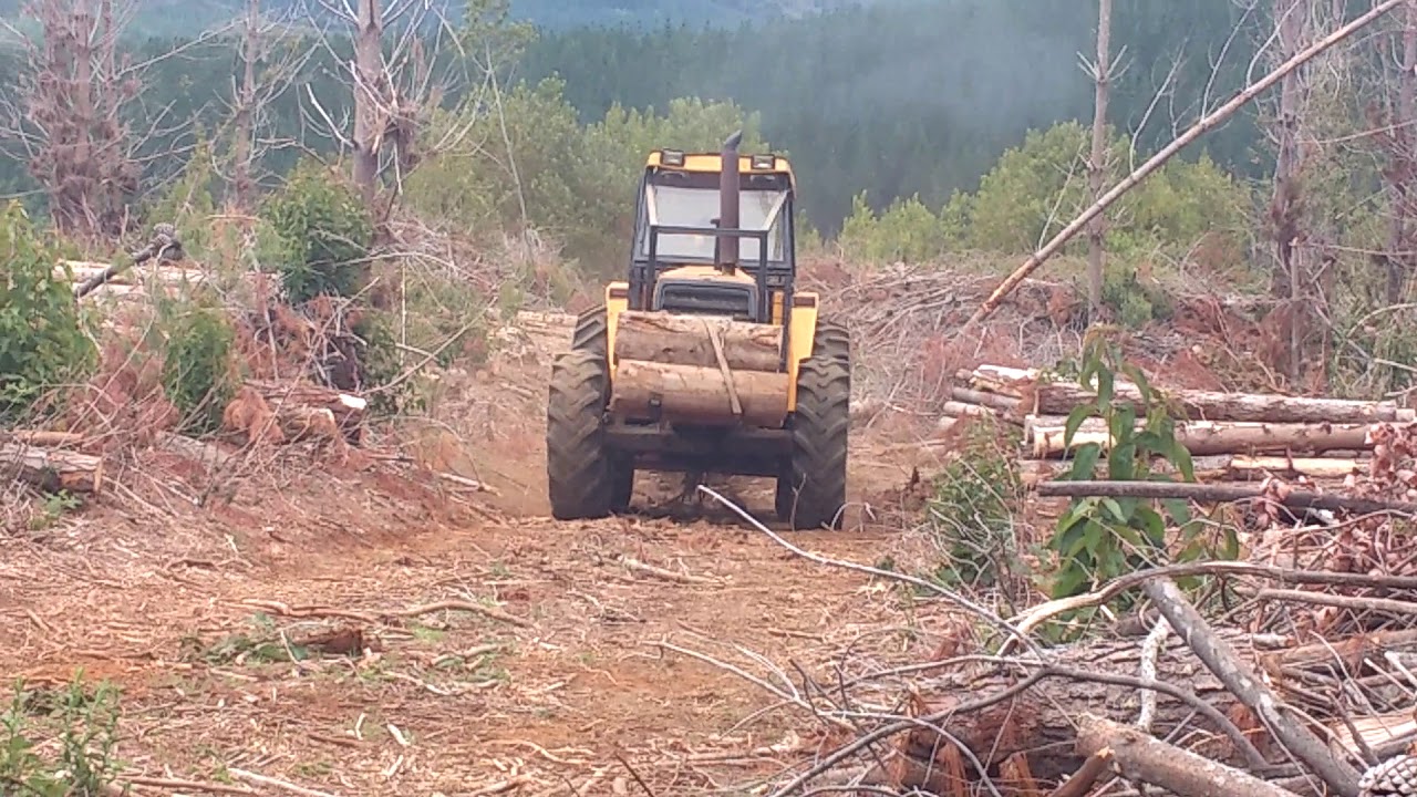 Valmet 980 tirando trosos - YouTube