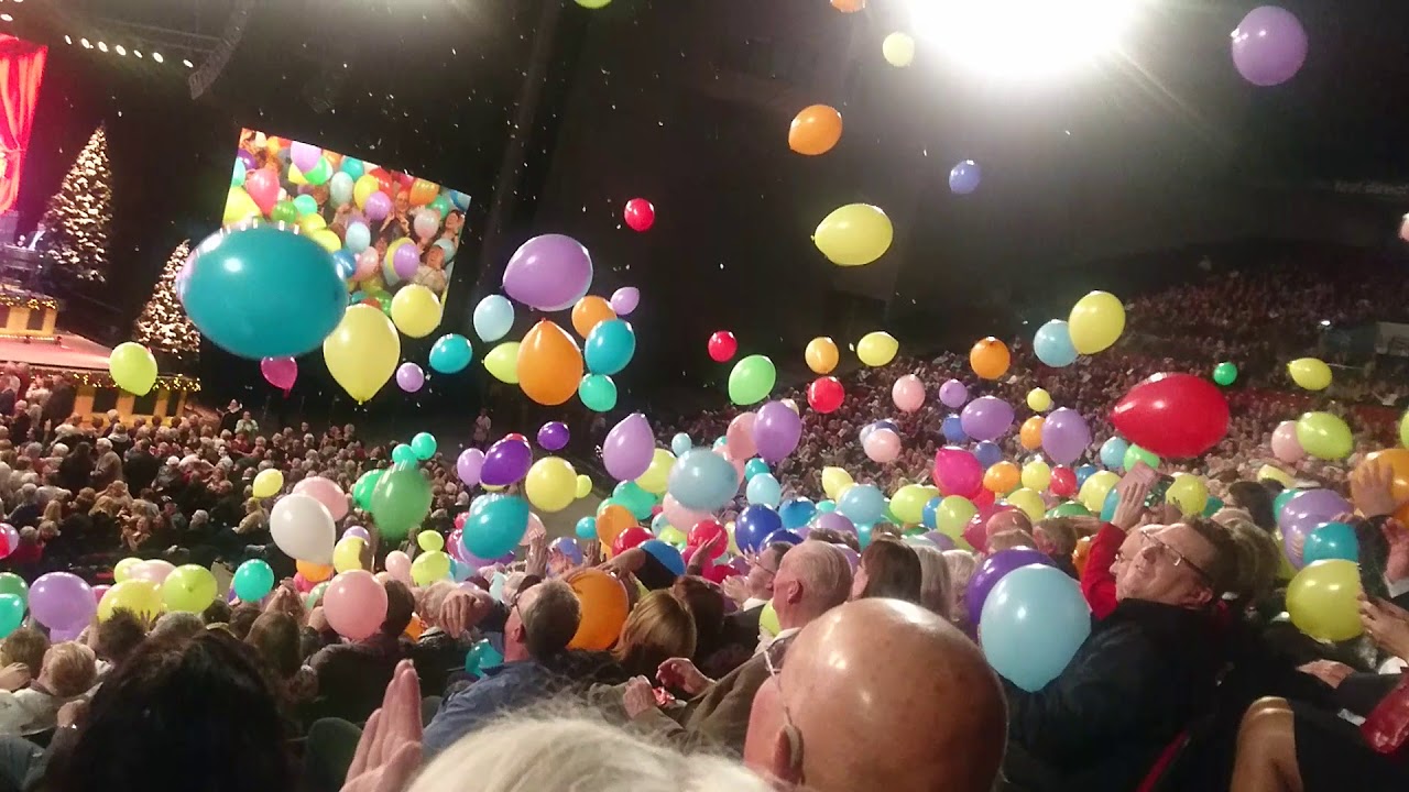 When it rained balloons at Andre Rieu & his Johann Strauss Orchestra at ...