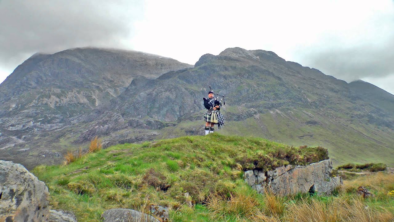Sound example scottish Great Highland Bagpipes - YouTube