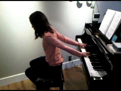 Annika playing the piano backwards - YouTube