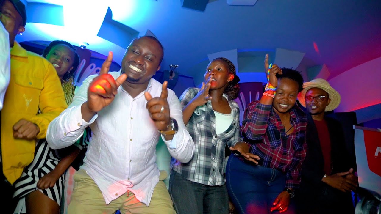 Muthengi Ndagara (Ura Gate Warm Up) performance at Allure Lounge - YouTube