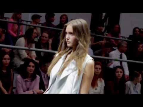 Cindy Crawford On Full Body SHOT : Very Sexy